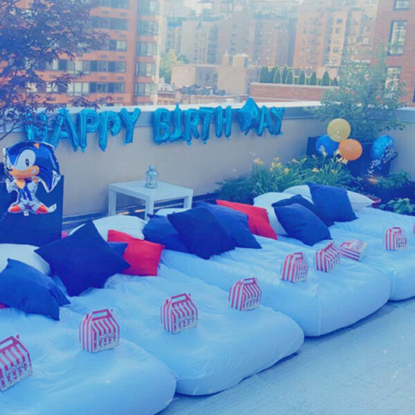 MOVIE NIGHT - Teepee sleepover party ideas